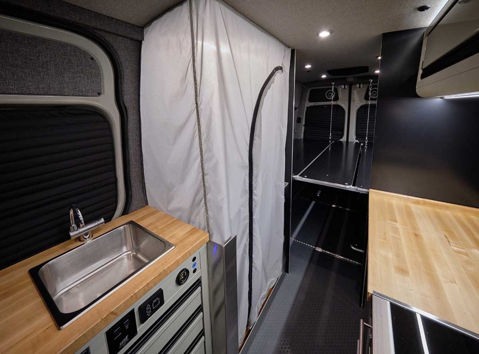 SHOWERING IN VAN LIFE MADE EASY - TOURIG