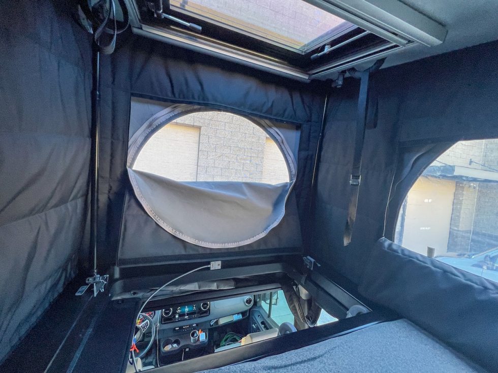 Tourig Pop Top Insulator Blanket: Four-Season Camping